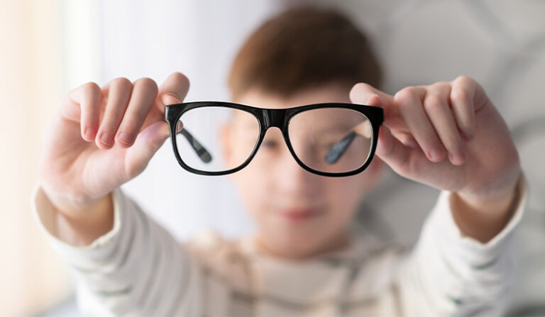 Docentes son vitales para detectar y atender problemas visuales en niños